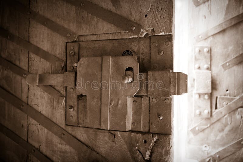 Old Keyhole on a Wooden Door Stock Image - Image of hallway, keyhole ...