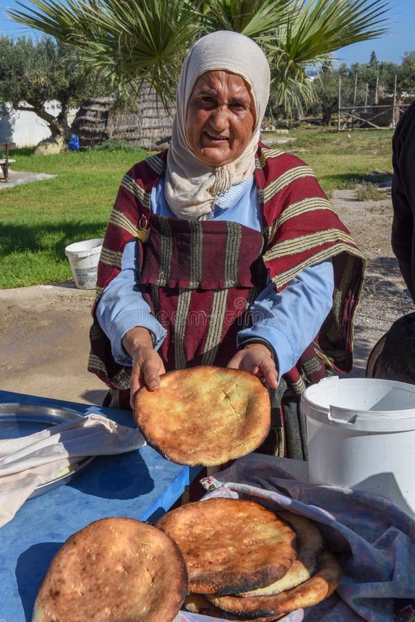 Arabic Woman Baking Bread in the Bedouin Village Editorial Stock Photo ...