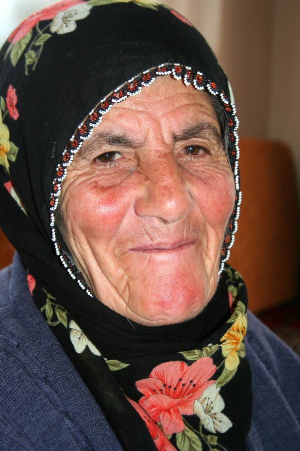 1,100+ Old lady portrait Free Stock Photos - StockFreeImages