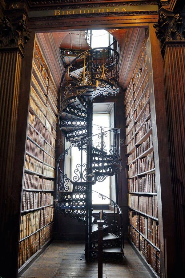 The Old Library, Trinity College, Dublin, Ireland - the Book of Kells ...