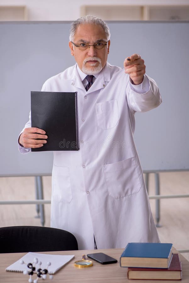 124 Questioning Scientist Stock Photos - Free & Royalty-Free Stock ...