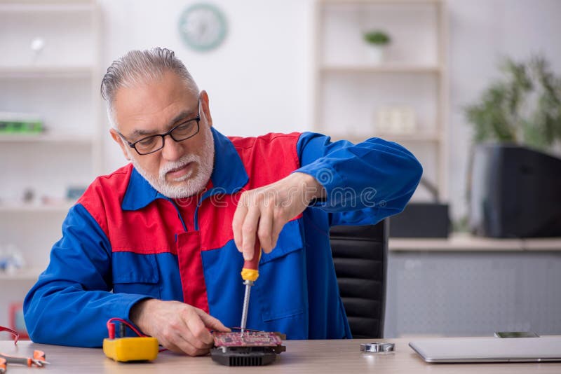 Old Male Repairman Repairing Computer Stock Image - Image of working ...