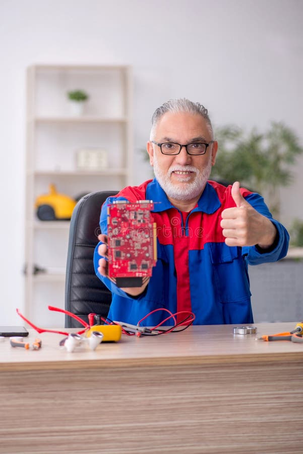 732 Old Man Computer Thumbs Up Stock Photos - Free & Royalty-Free Stock ...