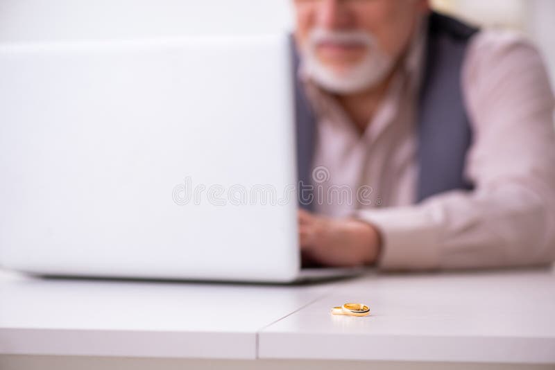 Old Man Doing Marriage Proposal Via Internet Stock Image - Image of ...