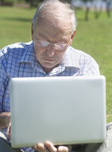444 Confused Old Man Computer Stock Photos - Free & Royalty-Free Stock ...