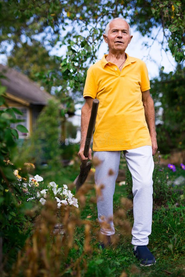 420 Old Man Digging Garden Stock Photos - Free & Royalty-Free Stock ...