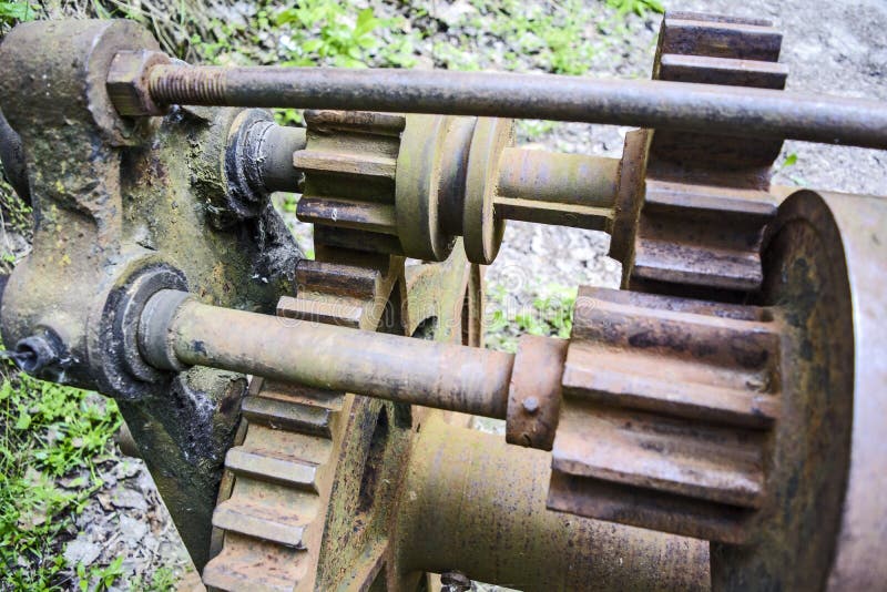 The Mechanism for Pulling the Steel Rope on the Cable Car and the ...