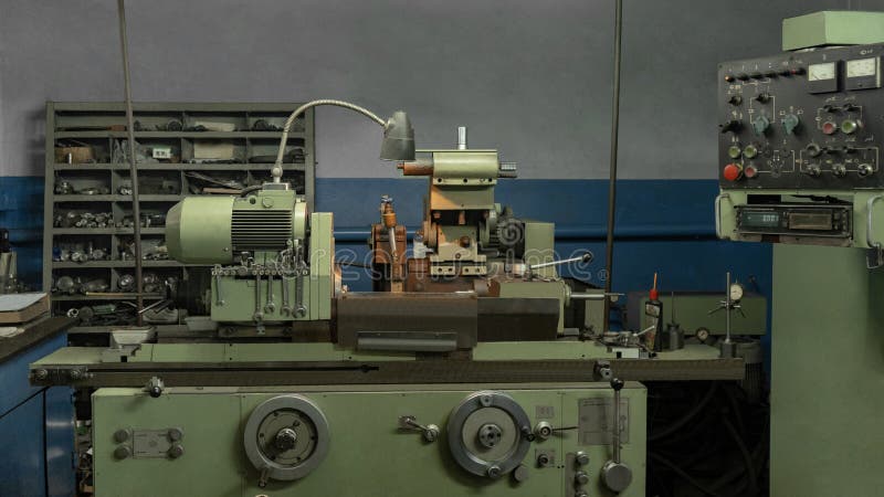 Old Metal Lathe in the Workshop, Machine Tools. Stock Photo - Image of ...