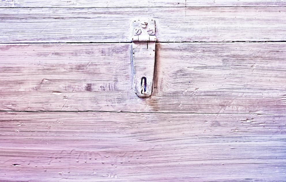 Old Metal Lock on Dower Chest Stock Photo - Image of barn, wood: 29618014