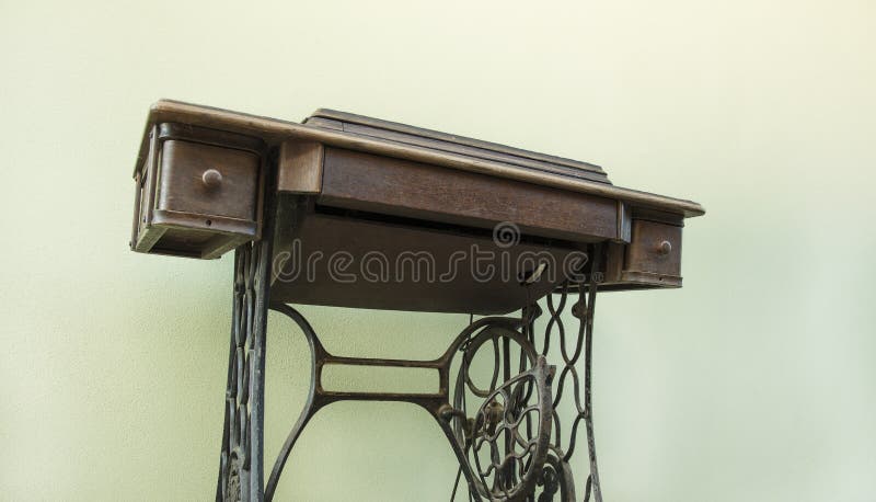 Old Metal Manual Retro Sewing Machine Stock Photo - Image of tool ...