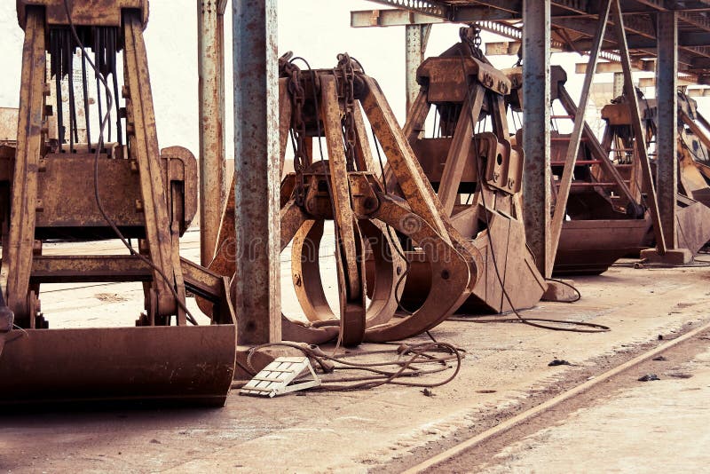 Mechanical crane claw stock image. Image of crane, management - 103421029