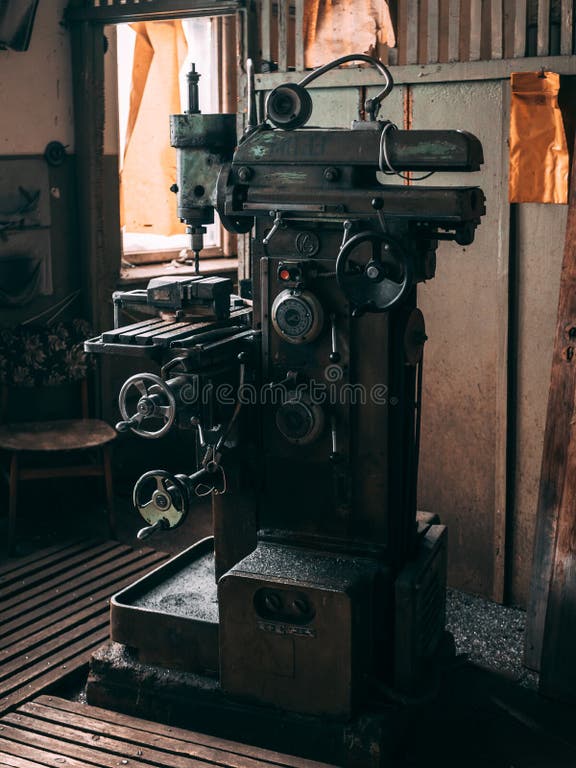 Old Milling Machine in a Room Stock Image - Image of machining, tool ...