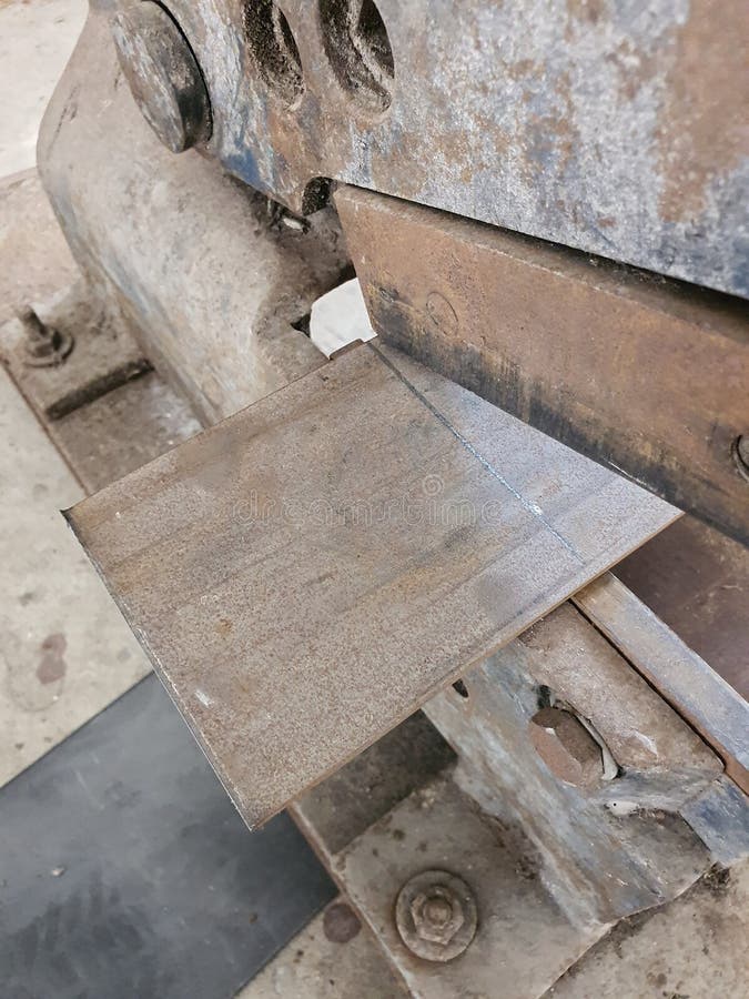 Old Model of Metal Cutting Machine that Still Require Manpower To Cut ...