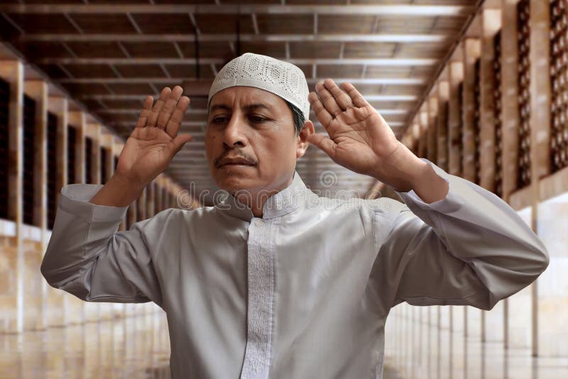 Old muslim man praying stock image. Image of arabian - 90258987