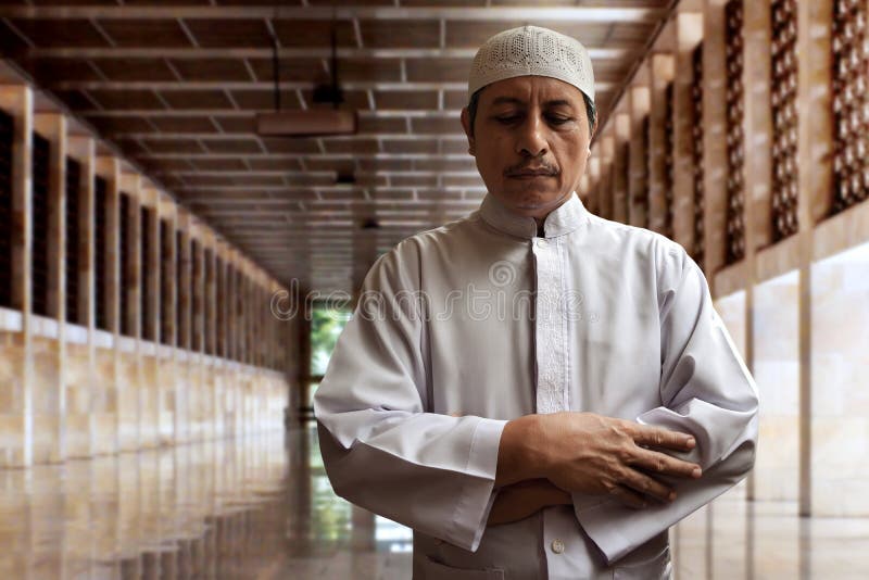 Old muslim man praying stock photo. Image of mature, arabian - 90258992