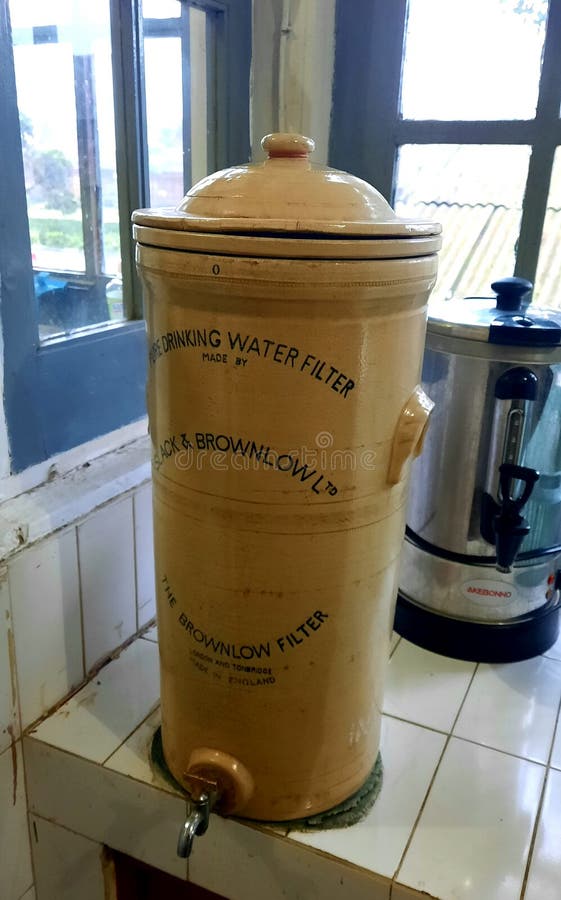 Old and new water filter editorial photography. Image of food - 261991722