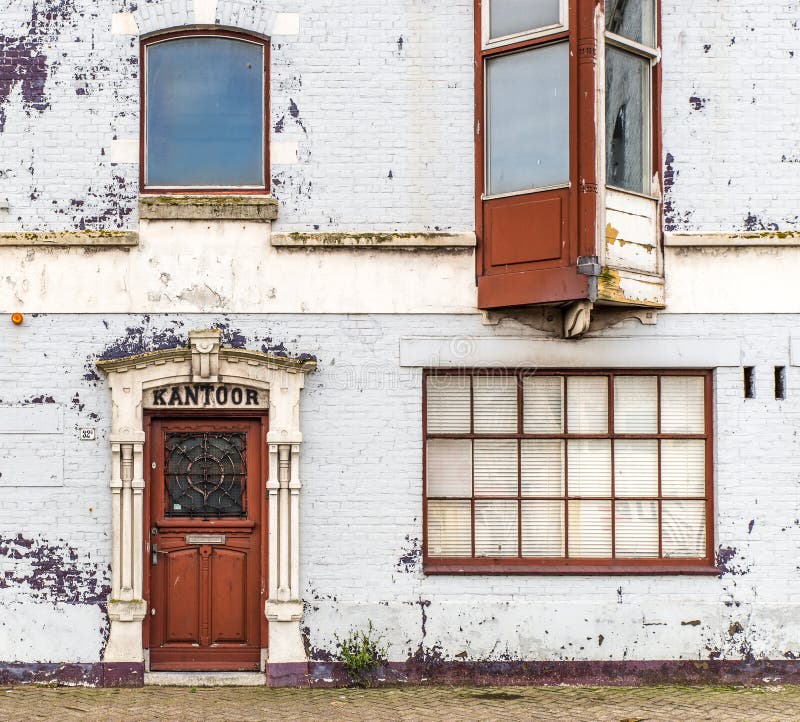 Old office building editorial stock image. Image of entrance - 48158609