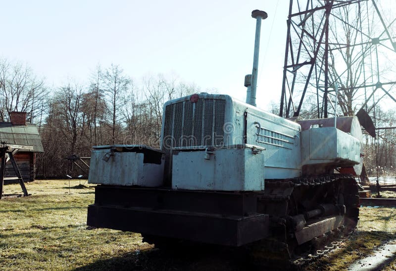 Old Oil Extraction Machine in a Field Stock Photo - Image of abandoned ...