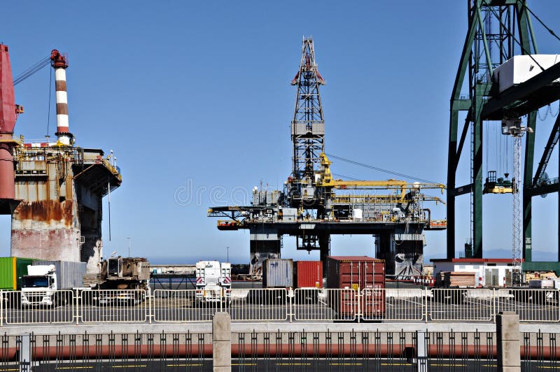 Oil platform out of order stock image. Image of construction - 102695565