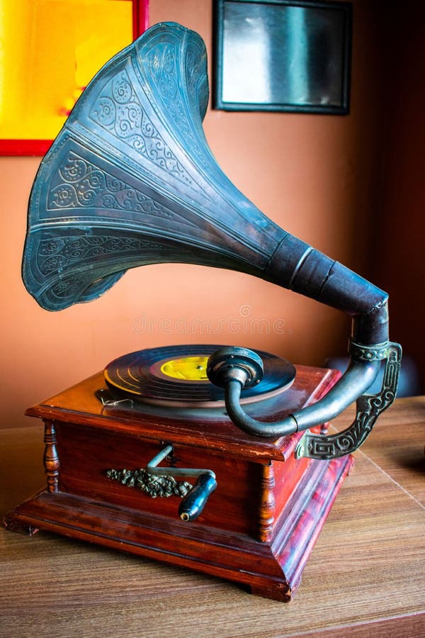Old gramophone on a table stock photo. Image of classical - 207973074