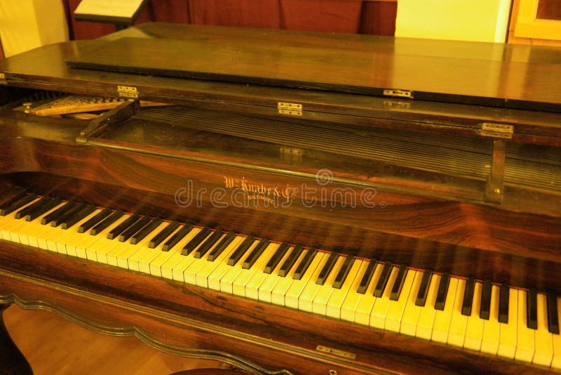 An old piano editorial stock image. Image of music, piano - 112025704