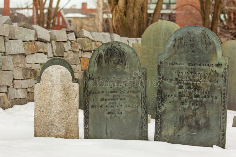 Old Pilgrim Tombstones in Colonial Graveyard Imagen de archivo - Imagen ...