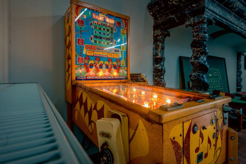Old pinball machine editorial stock image. Image of machine - 164891529