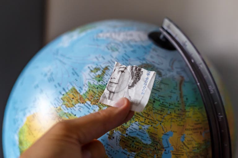 Old 5 Pounds Paper Note Torn Apart Editorial Photo - Image of elizabeth ...