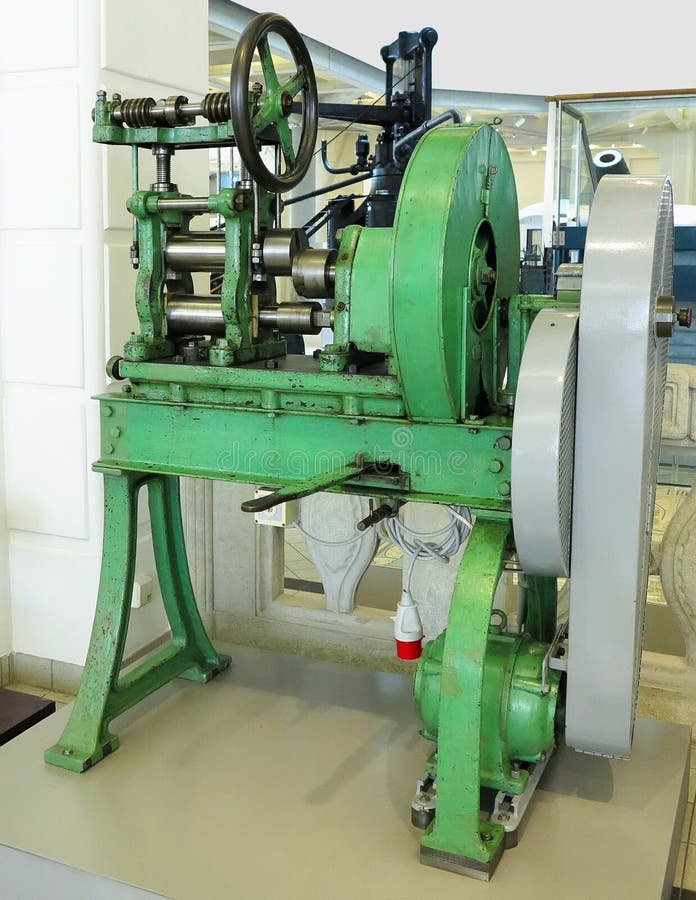 Old and Powerful Industrial Metalworking Machine in Workshop Stock ...