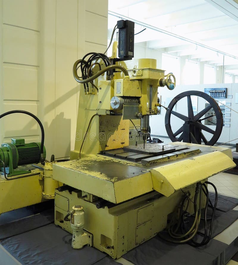 Old and Powerful Industrial Metalworking Machine in Workshop Stock ...