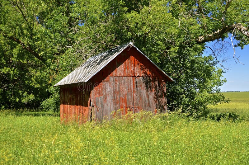 Old Quant Red Abandoned Shed Stock Photo - Image of storage ...