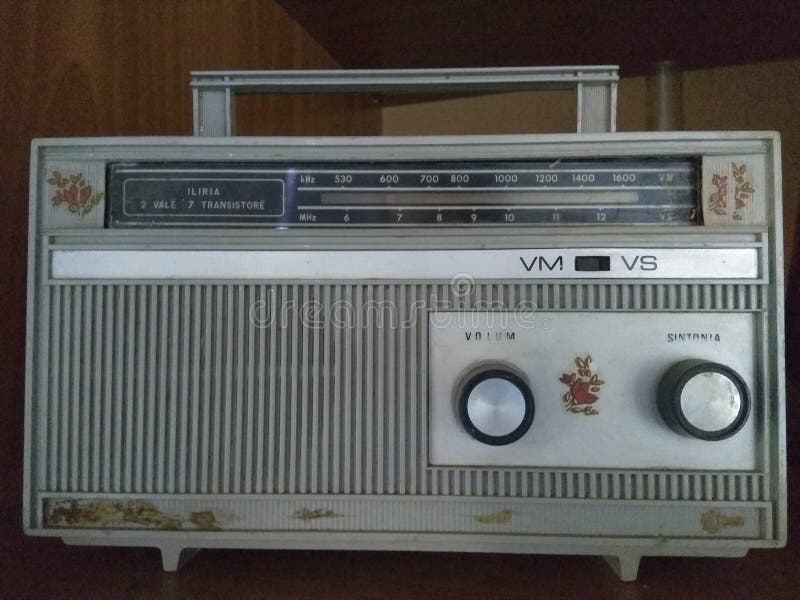 Old radio editorial photography. Image of view, radio - 106630677