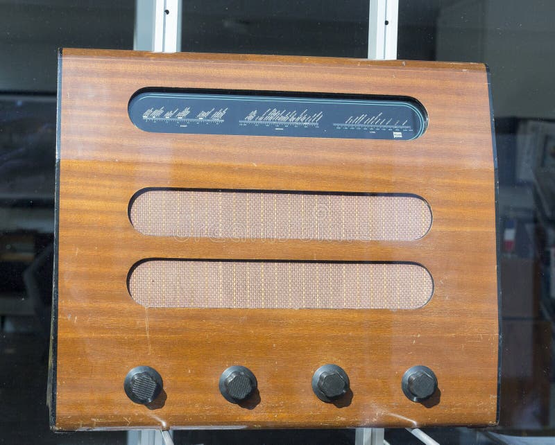 Old Radio Receiver in Wood Box Stock Image - Image of wood ...