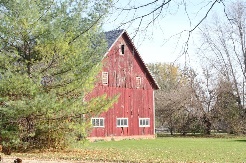 Old Red Barn in the Country Stock Image - Image of trees, grass: 46412631