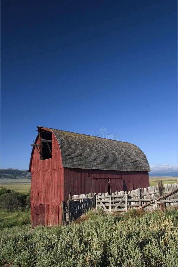 Old Red Barn stock image. Image of grain, sunny, american - 3124407