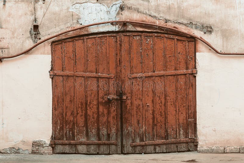 Old Large Wooden Door Gates in a Concrete House Stock Photo - Image of ...