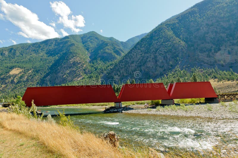 Old Red Covered Bridge stock photo. Image of covered - 21575308