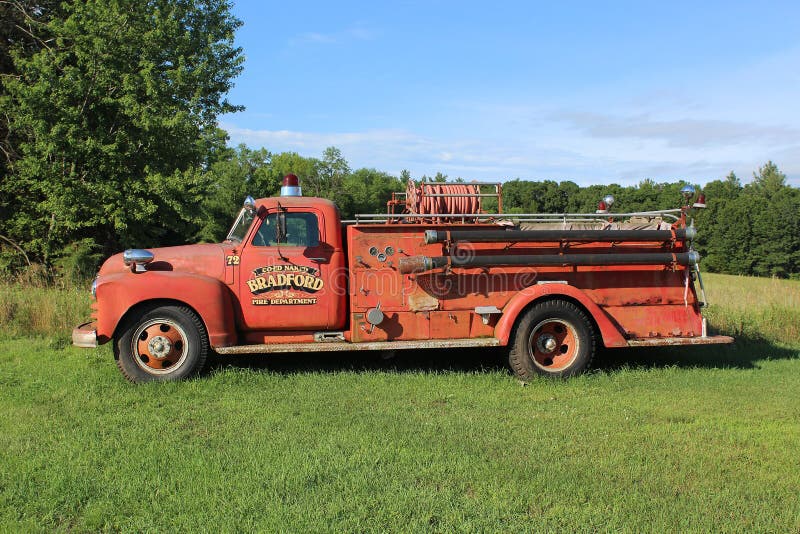 Old Red Firetruck editorial photography. Image of field - 75928527