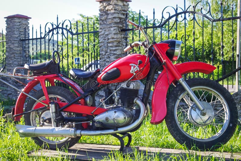 Old red motorcycle stock image. Image of bakersfield - 180886673