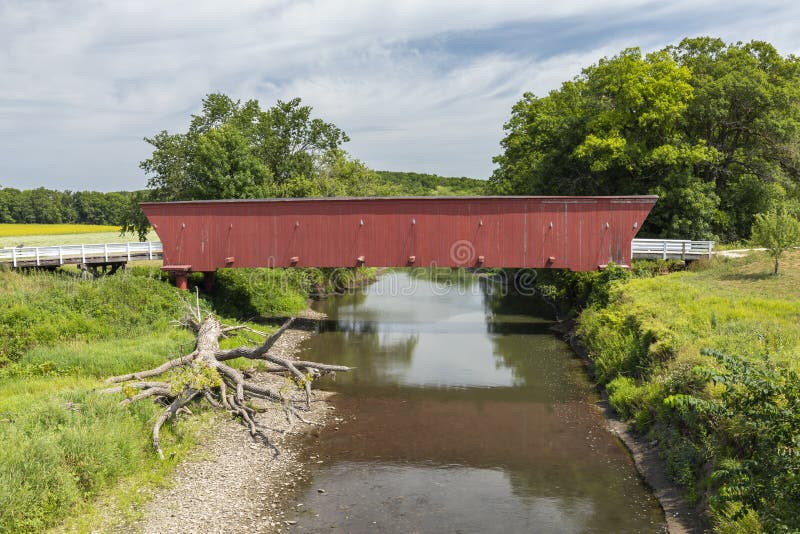 An Old Red Wooden Covered Bridge Stock Image - Image of countryside ...