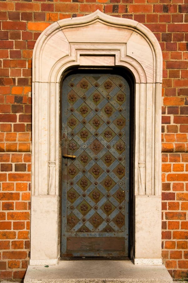 210+ Old metal doors Free Stock Photos - StockFreeImages