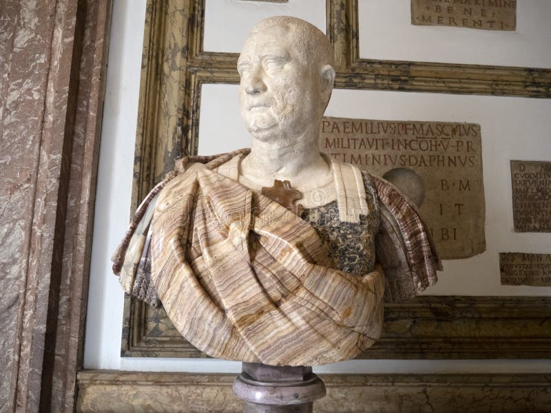 Old roman marble statue editorial image. Image of marble - 242883640