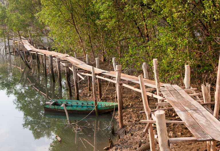 Old row boat in the mud stock photo. Image of pier, bayou - 25985304