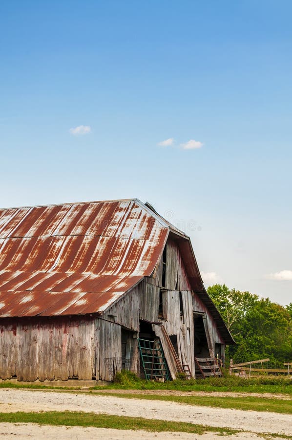 Old rundown wood barn stock photo. Image of decay, aged - 43256750