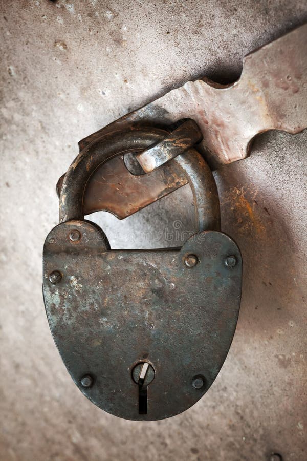 120+ Rusted lock Free Stock Photos - StockFreeImages