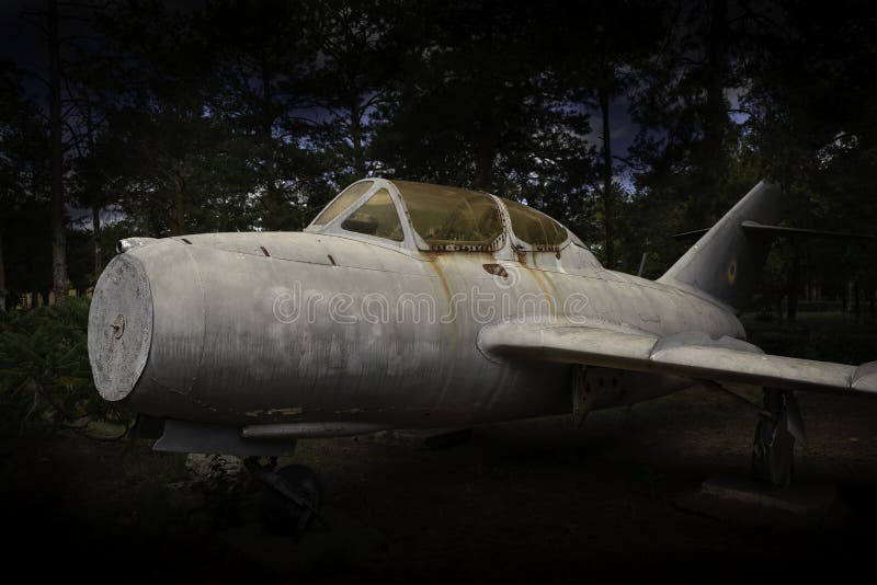 Silver fighter jet stock image. Image of fuselage, cloud - 257612725