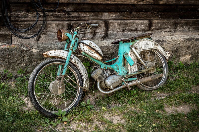 387 Old Rusty Abandoned Vintage Motorcycle Stock Photos - Free ...
