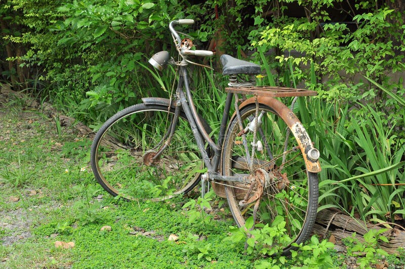 Old rusty bicycle stock image. Image of crack, brick - 42196575