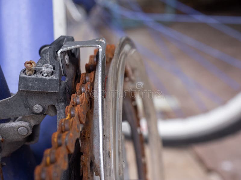 Old rusty bicycle chain stock photo. Image of detail - 159168154