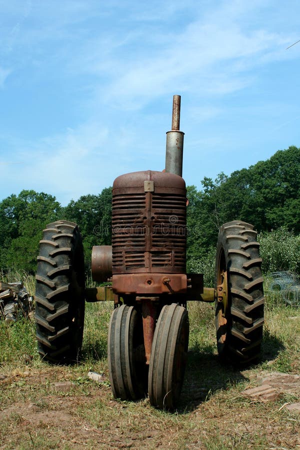 Old Rusty Farm Tractor Picture. Image: 15021527